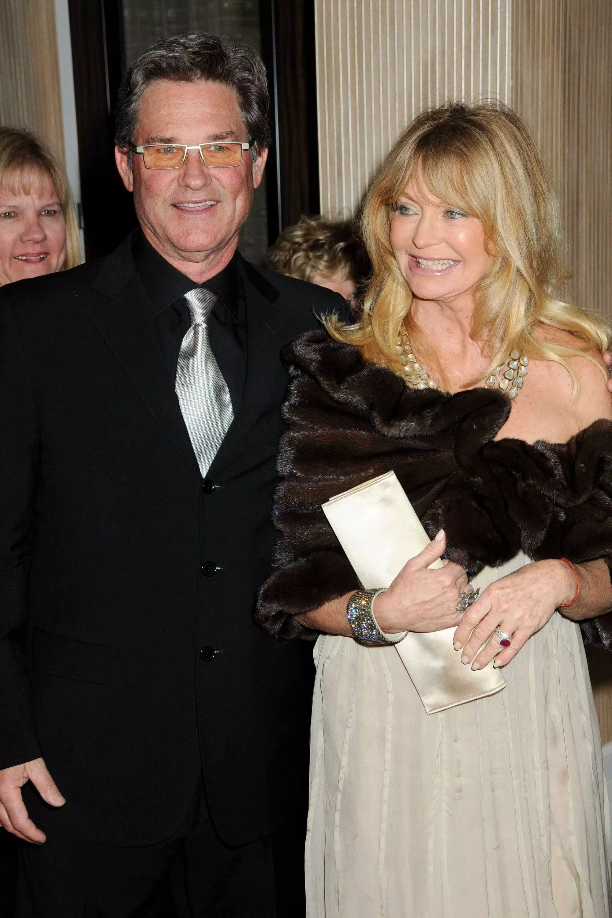 Goldie-hawn-and-kurt-russells-best-photos-as-a-jo-a-a-coup-அன்று-இப்போது-