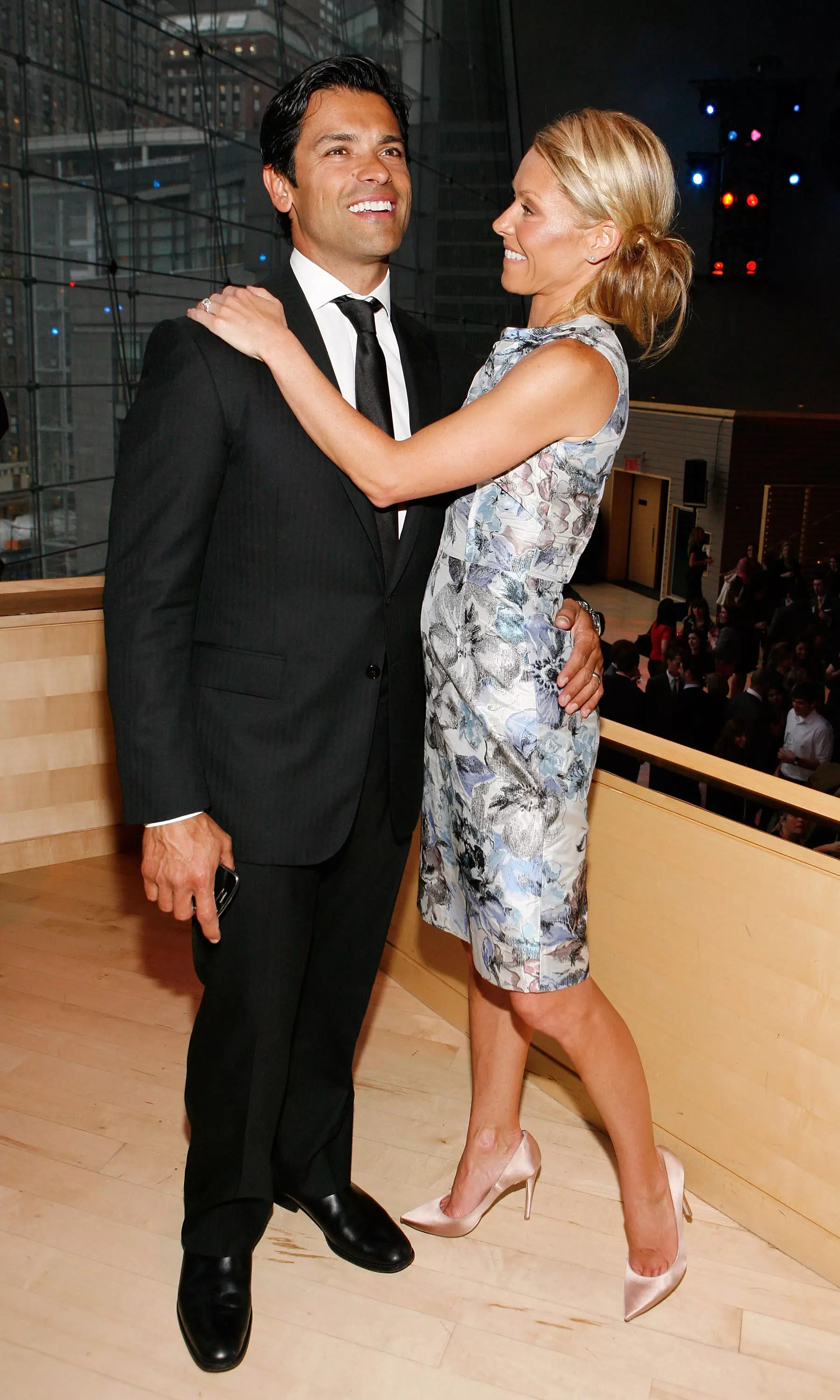 kelly-ripa-mark-consuelos-8