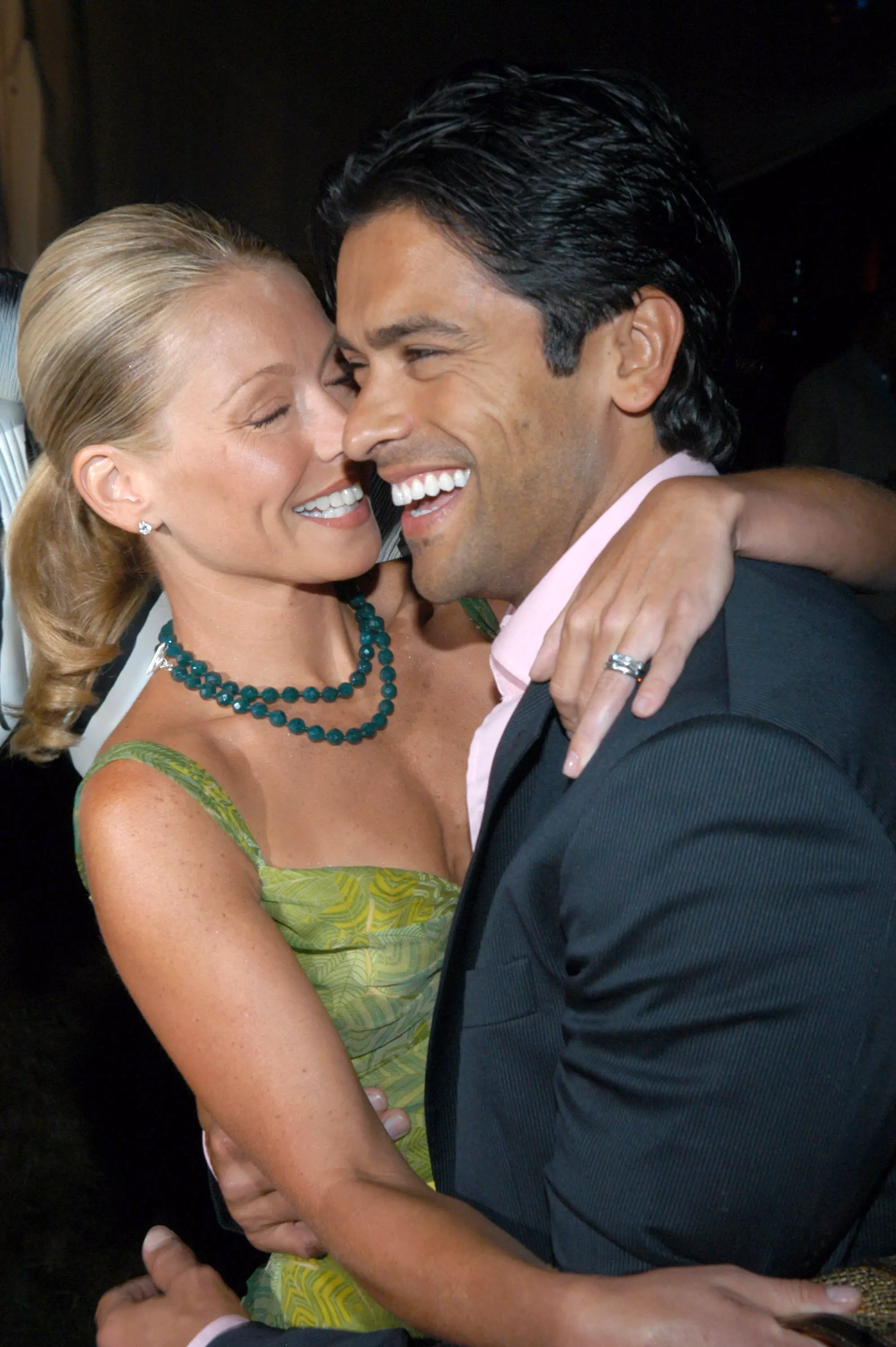 Kelly-Ripa-Mark-Consuelos-9