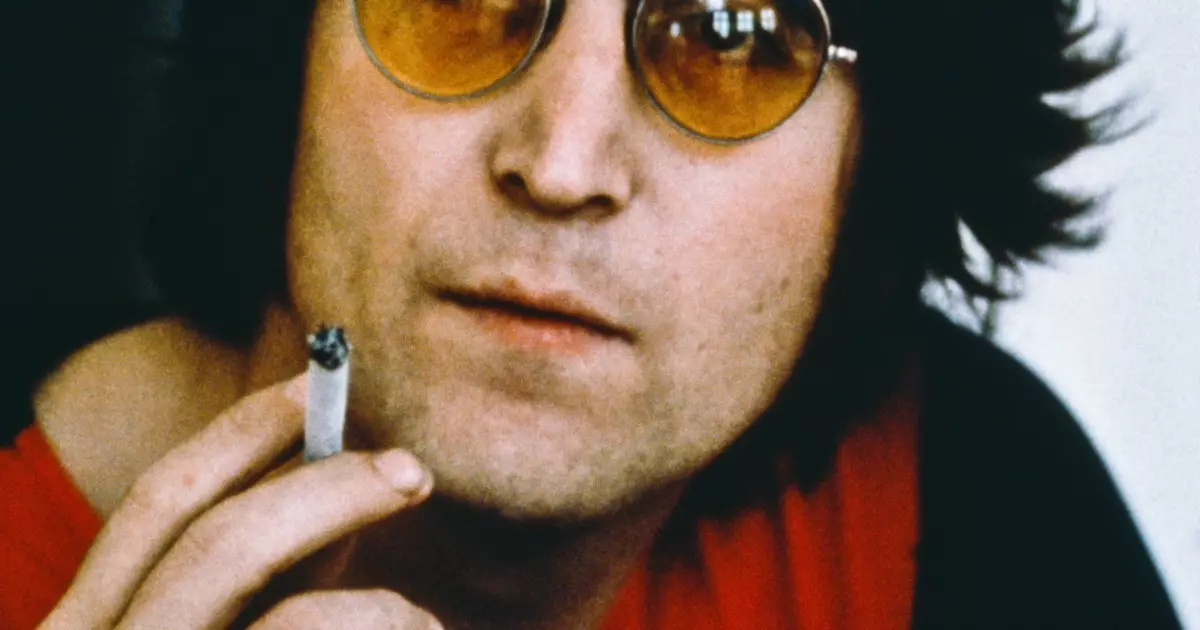 John Lennon Vivas en la Memoro de Amikoj kaj Familio 34 Jarojn Post Sia Morto - Closer Weekly