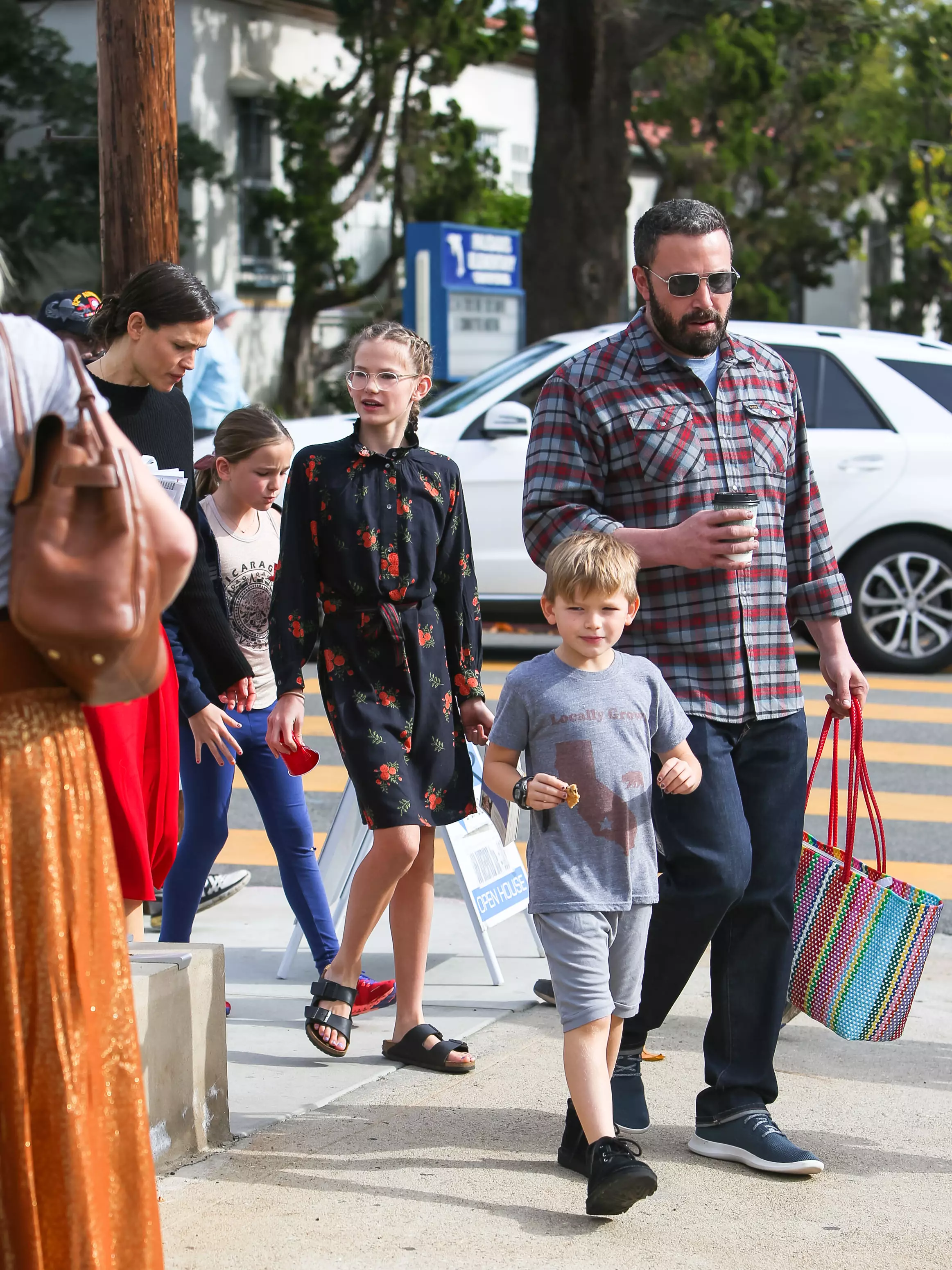 jennifer-garner-ben-affleck-du-copiii-la-biserică