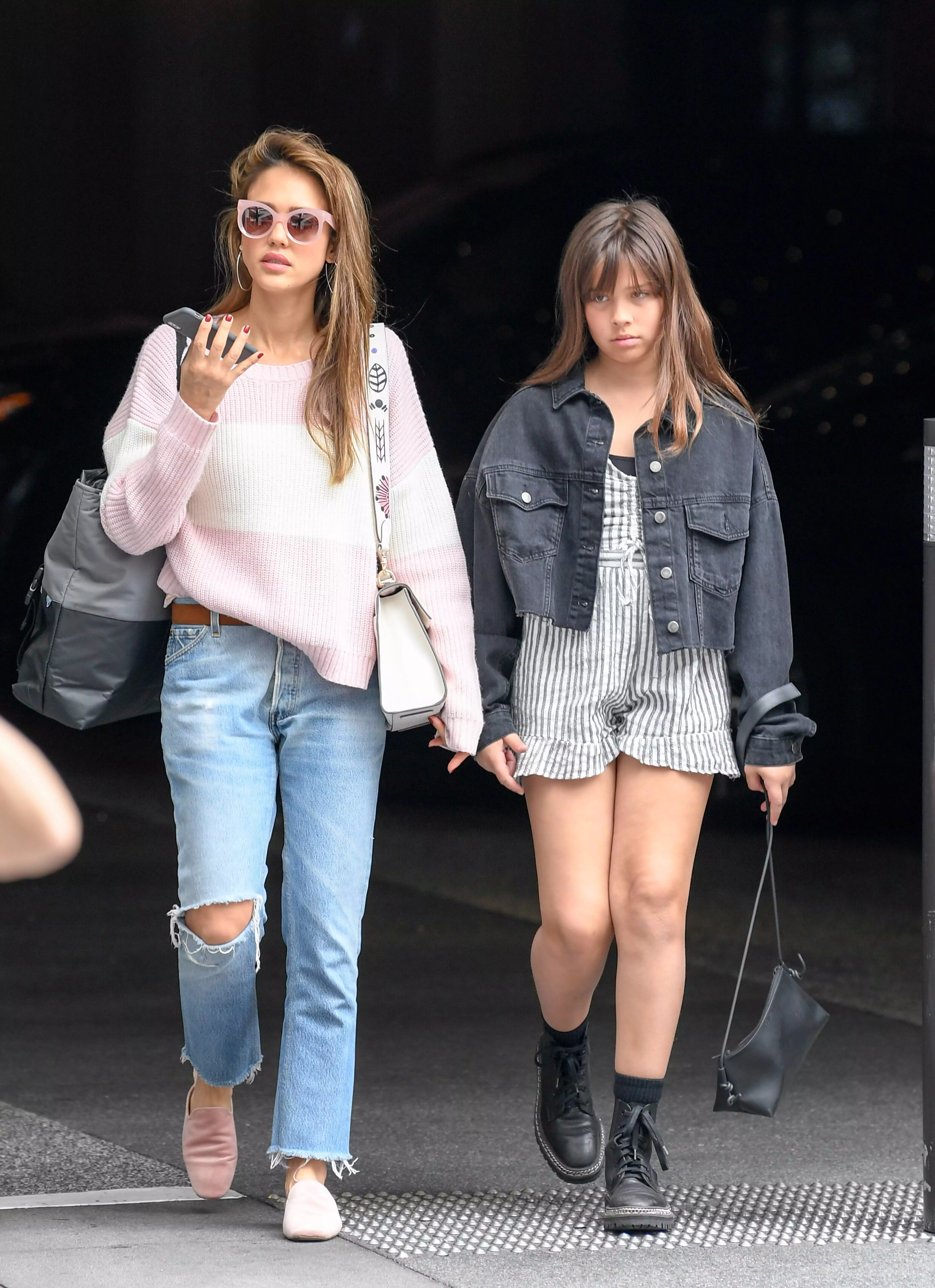 Jessica Alba et sa fille Honor font leurs courses chez Gelson