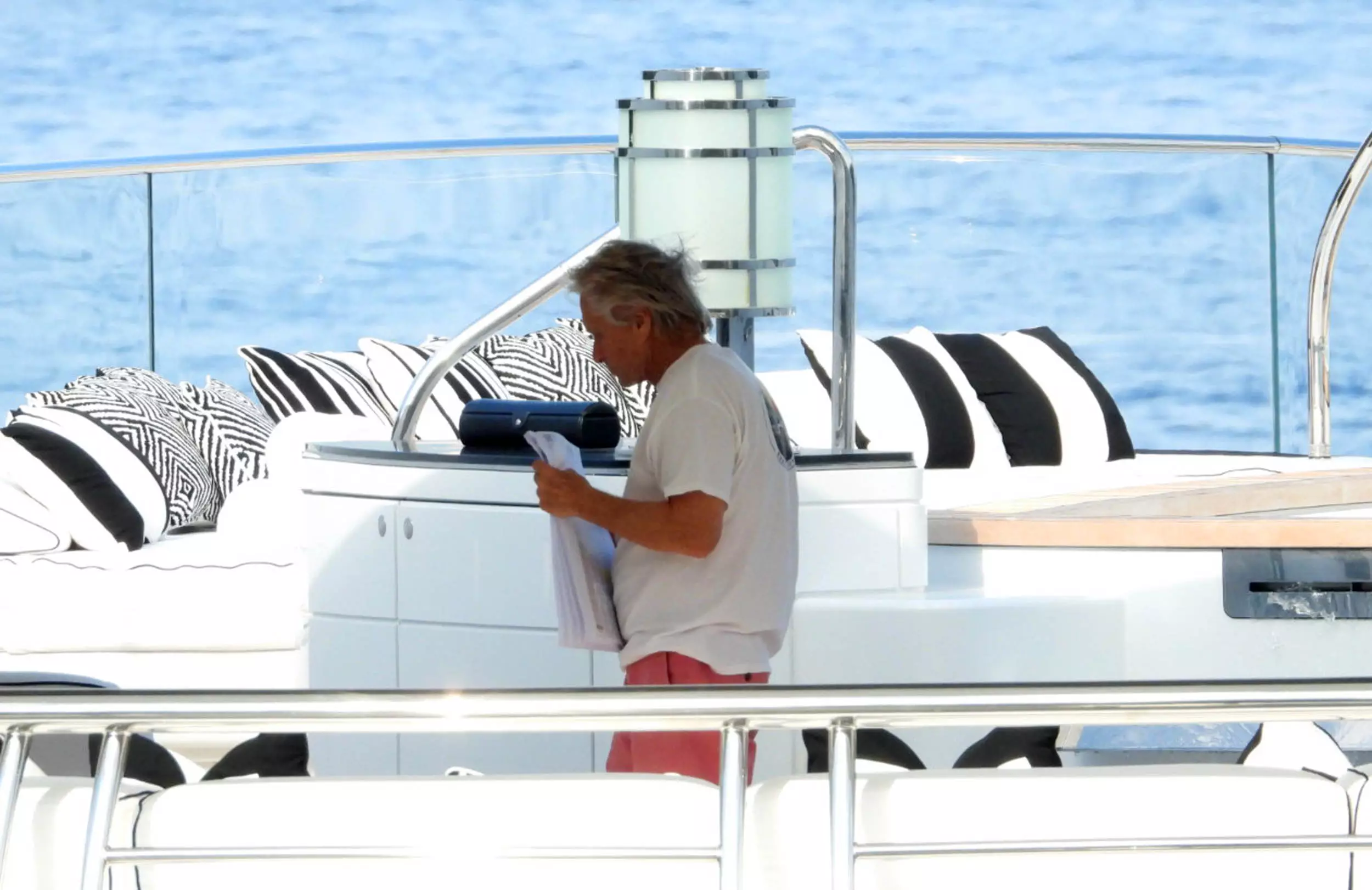 catherine-zeta-jones-michael-douglas-yacht-portofino-isinmi