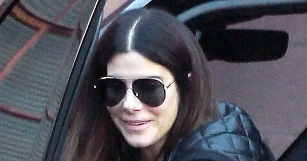 Sandra Bullock Waxa Uu Ku Tegay Safar Shopping Solo La'aanteed Bryan Randall