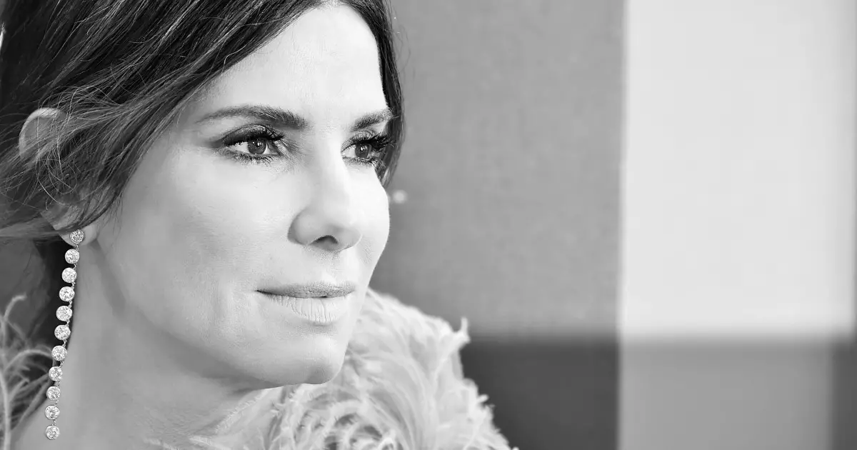 De famylje fan Sandra Bullock is kompleet mei freon Bryan Randall en har twa bern