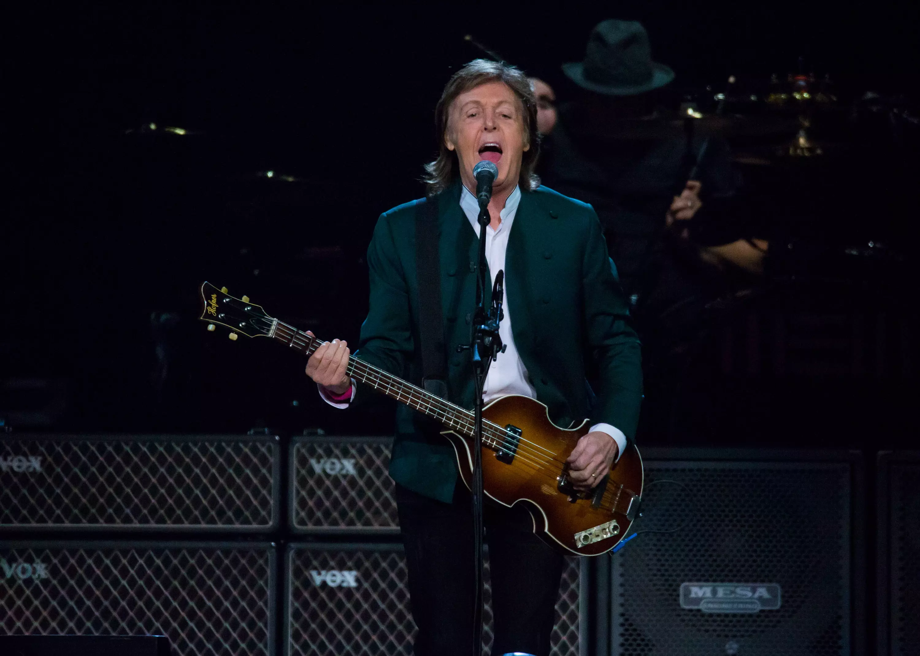 Paul-McCartney-biểu diễn-a-2015-buổi hòa nhạc