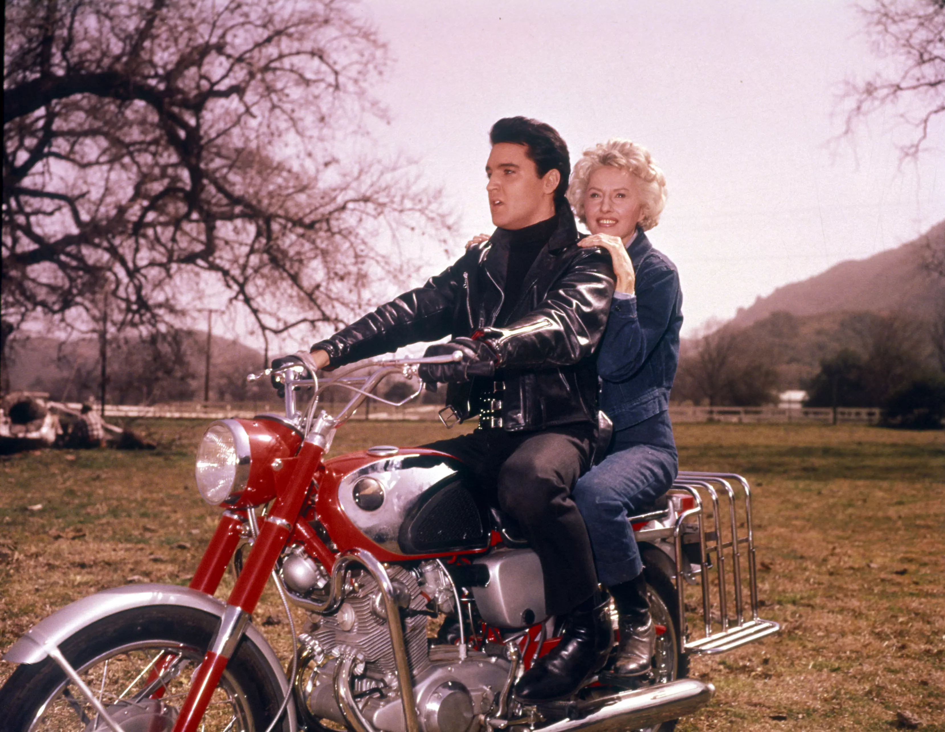 elvis-presley-sepeda motor