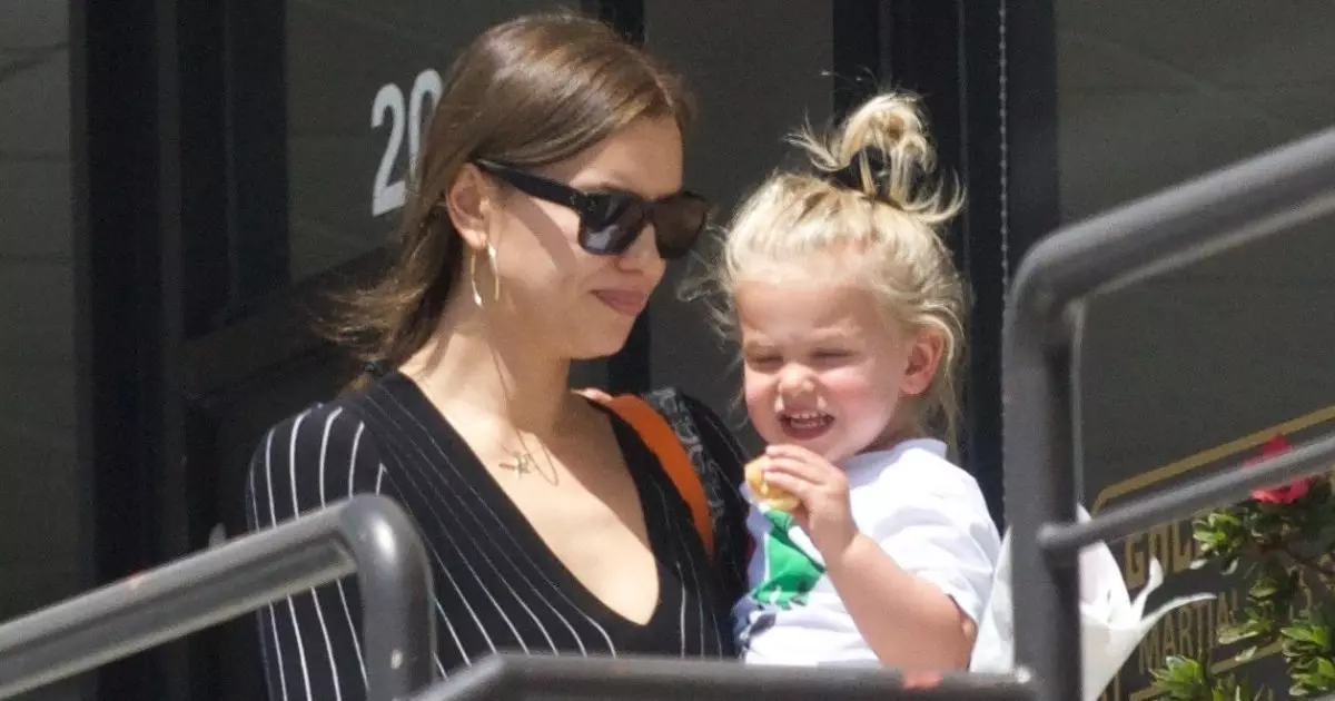 Irina Shayk vista con su adorable hija Lea en Los Ángeles