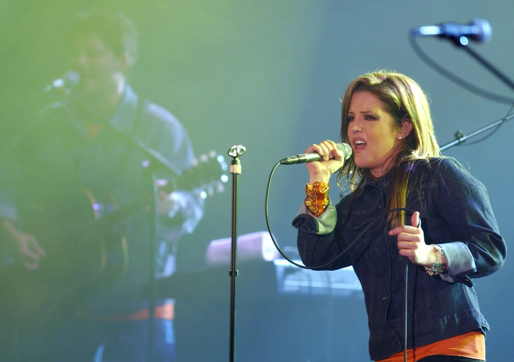 lisa-marie-presley-singing-2