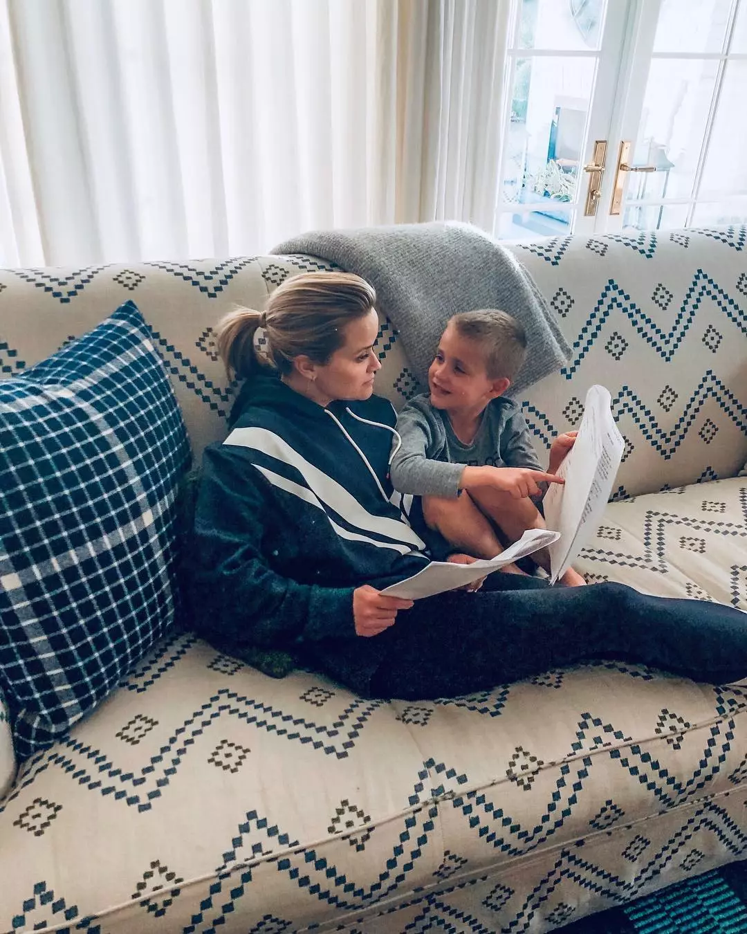 reese-witherspoon-shared-cute-photo-of-her-homeschooling-son-tennessee