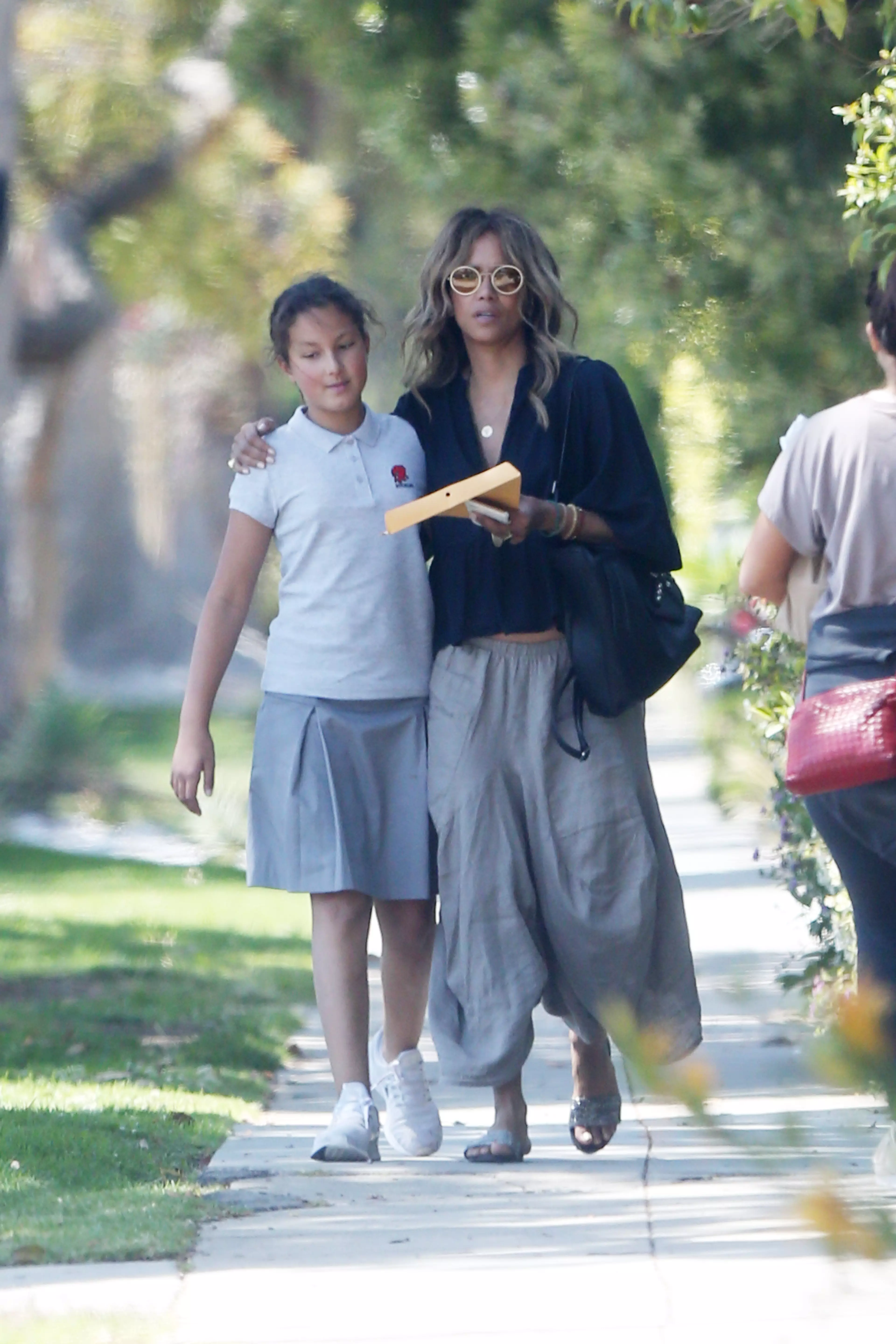 halle-berry-daughter-nahla-out-spend-time-after-school