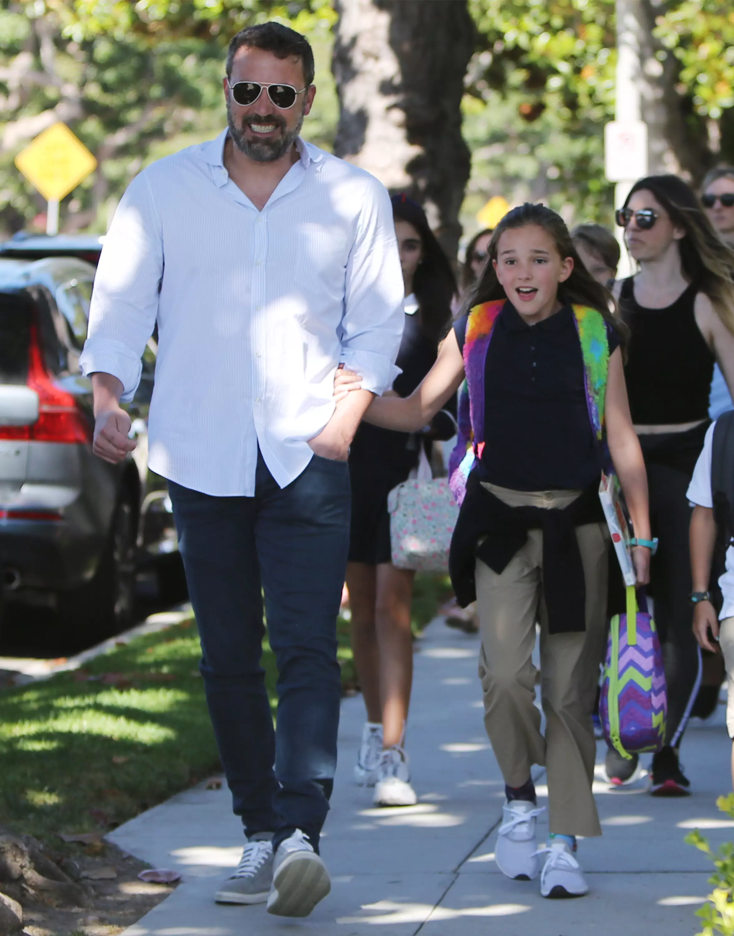 Ben Affleck pega crianças na escola em Santa Monica