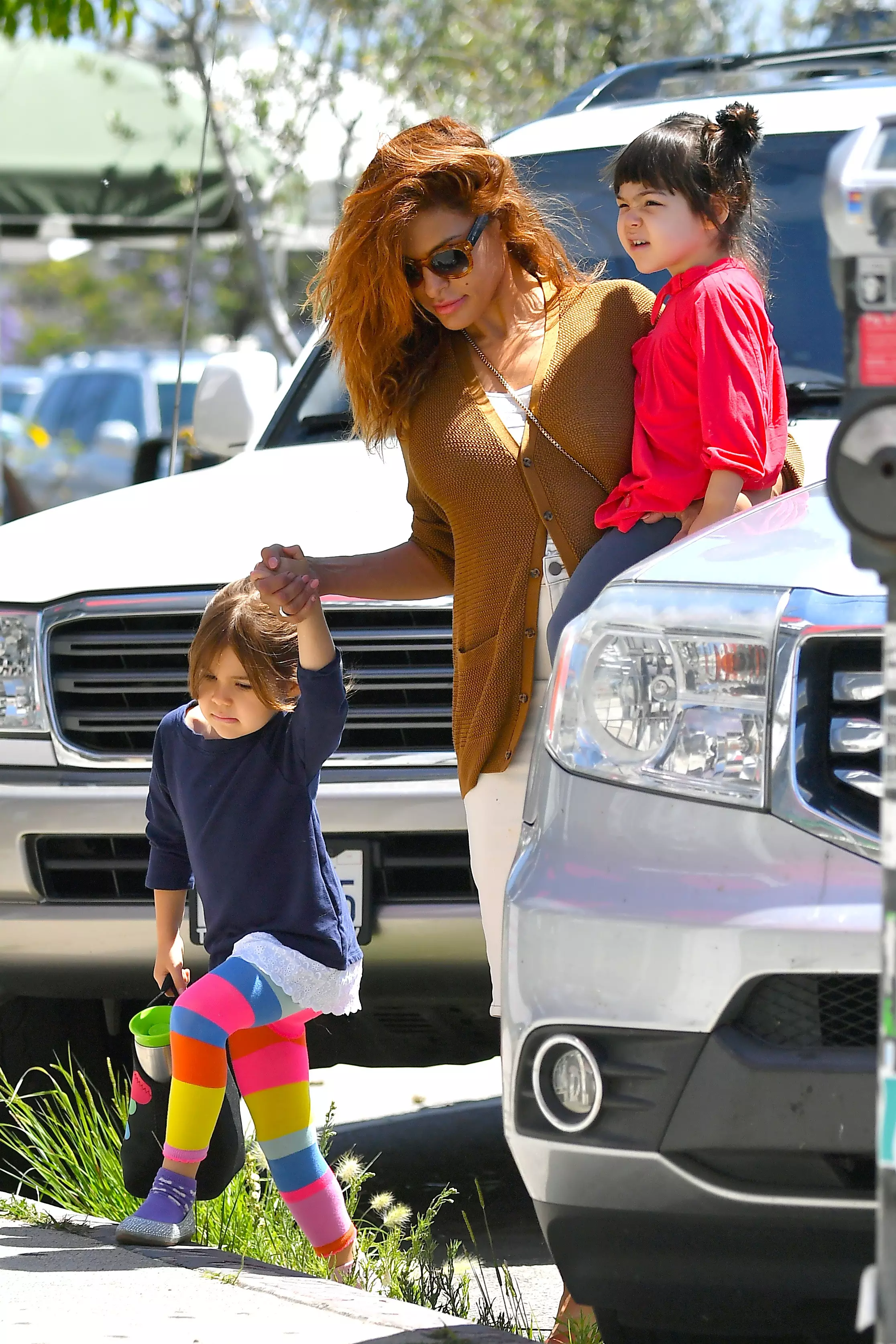 eva-mendes-make-make-look-in-los-angeles-with-and-ryan-goslings-ике кыз