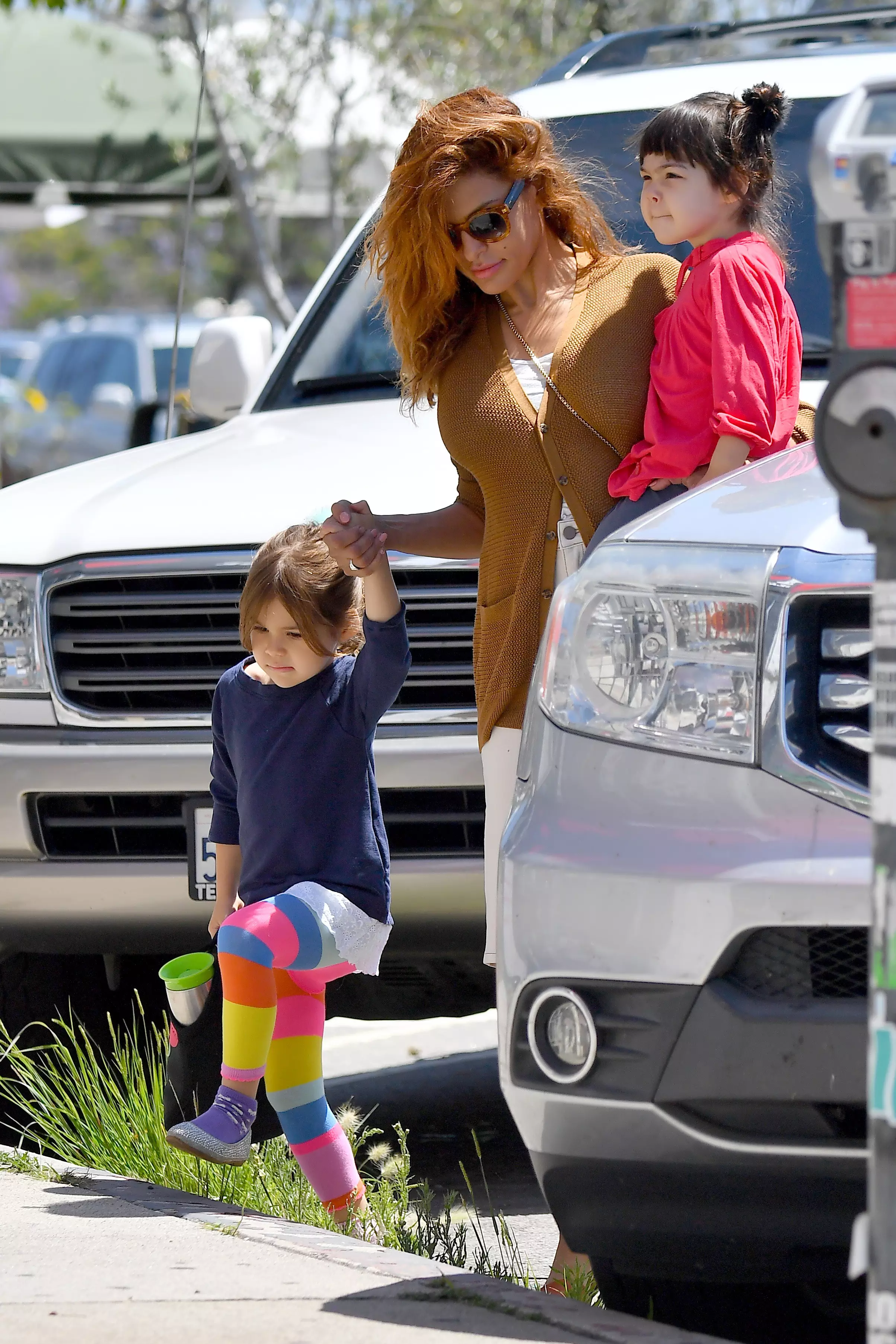 eva-mendes-make-make-look-in-los-angeles-with-and-ryan-goslings-ике кыз