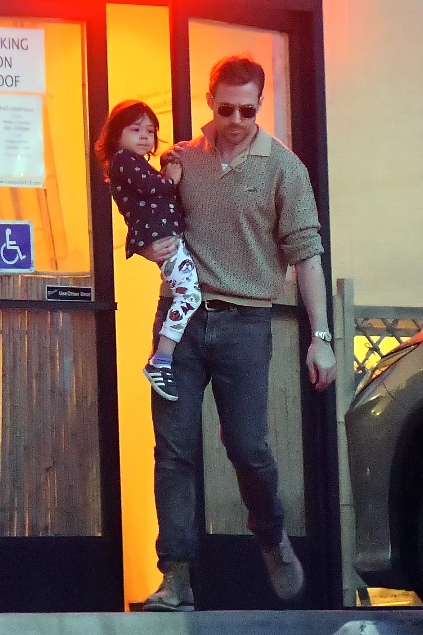 eva-mendes-ryan-gosling-sushi-dinner-date-with-doughters-los-angeles