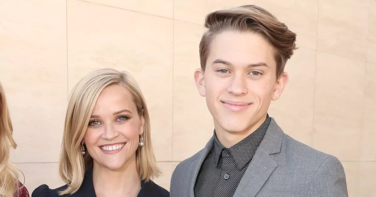 Sin Reese Witherspoon, Deacon Phillippe, objavio je svoj prvi singl