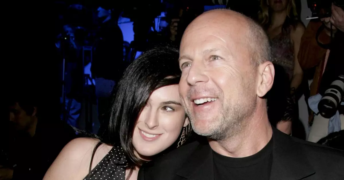 Rumer Willis partage une photo avec son père Bruce Willis sur le plateau de "Die Hard"