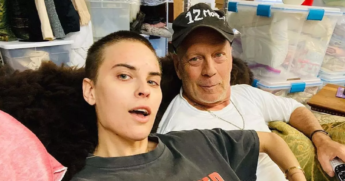 Bruce Willis dotter Tallulah bär "Die Harder" T-shirt i Sweet Selfie