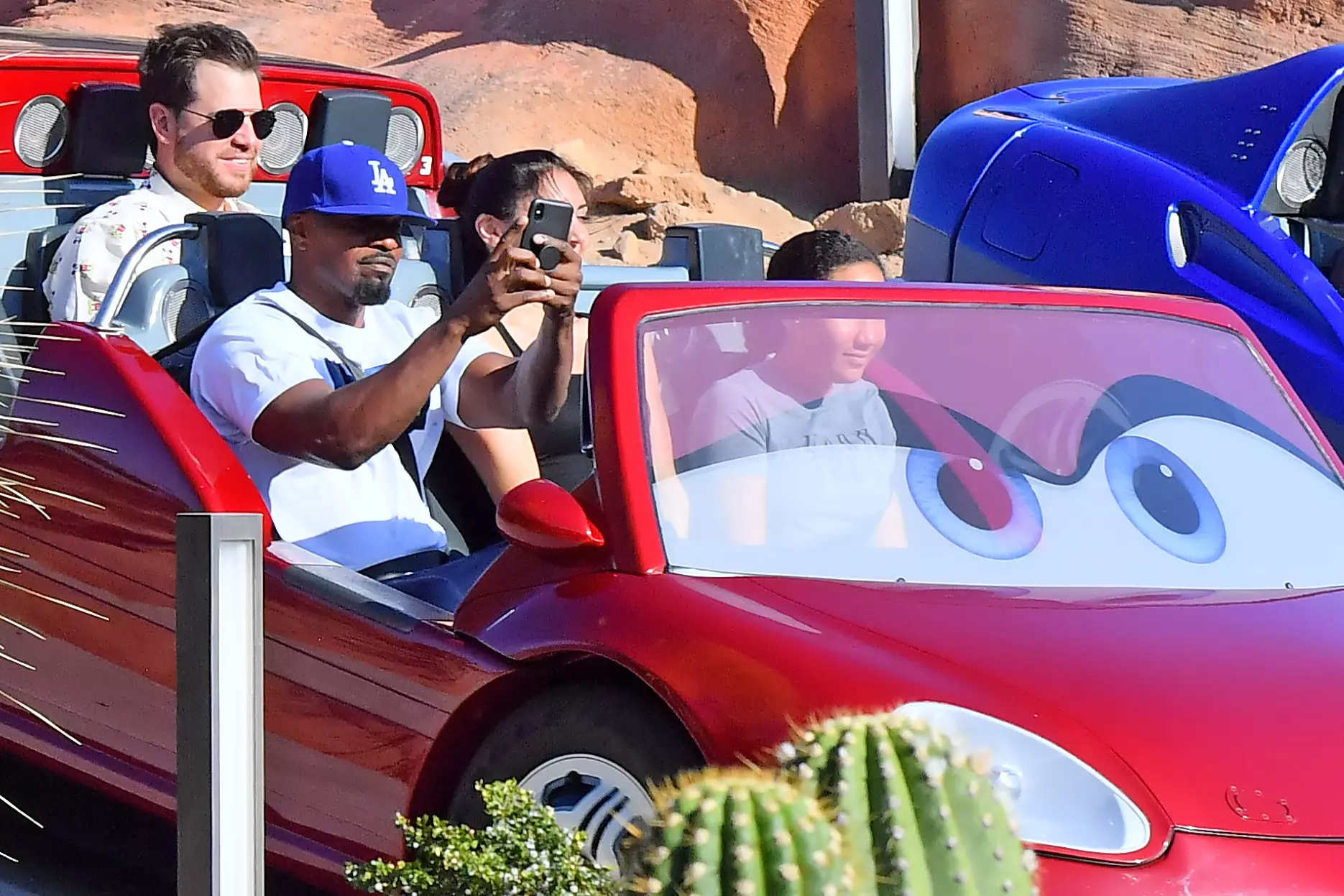 jamie-foxx-connie-kline-mwana wamkazi-Annalise-Bishop-family-outing-disneyland