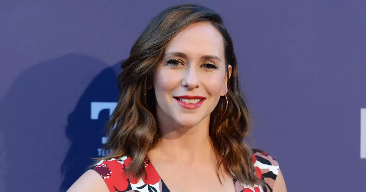 Cómo Jennifer Love Hewitt está pasando la cuarentena con sus 2 hijos