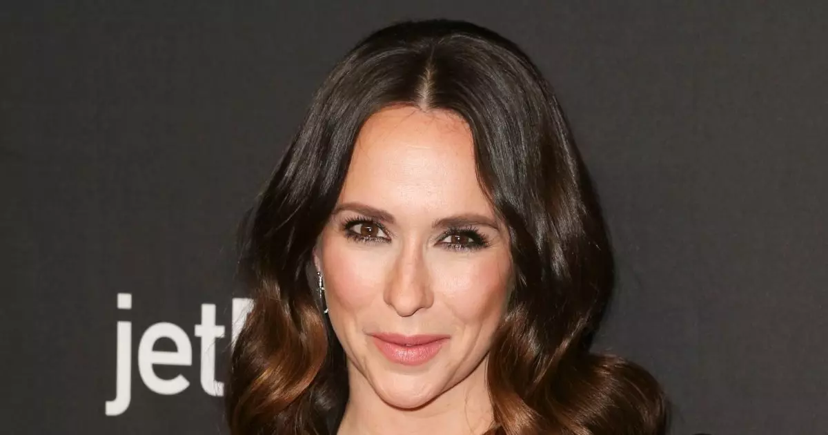 Jennifer Love Hewitt dice que el amor de sus hijos ha sido un 'hermoso regalo'