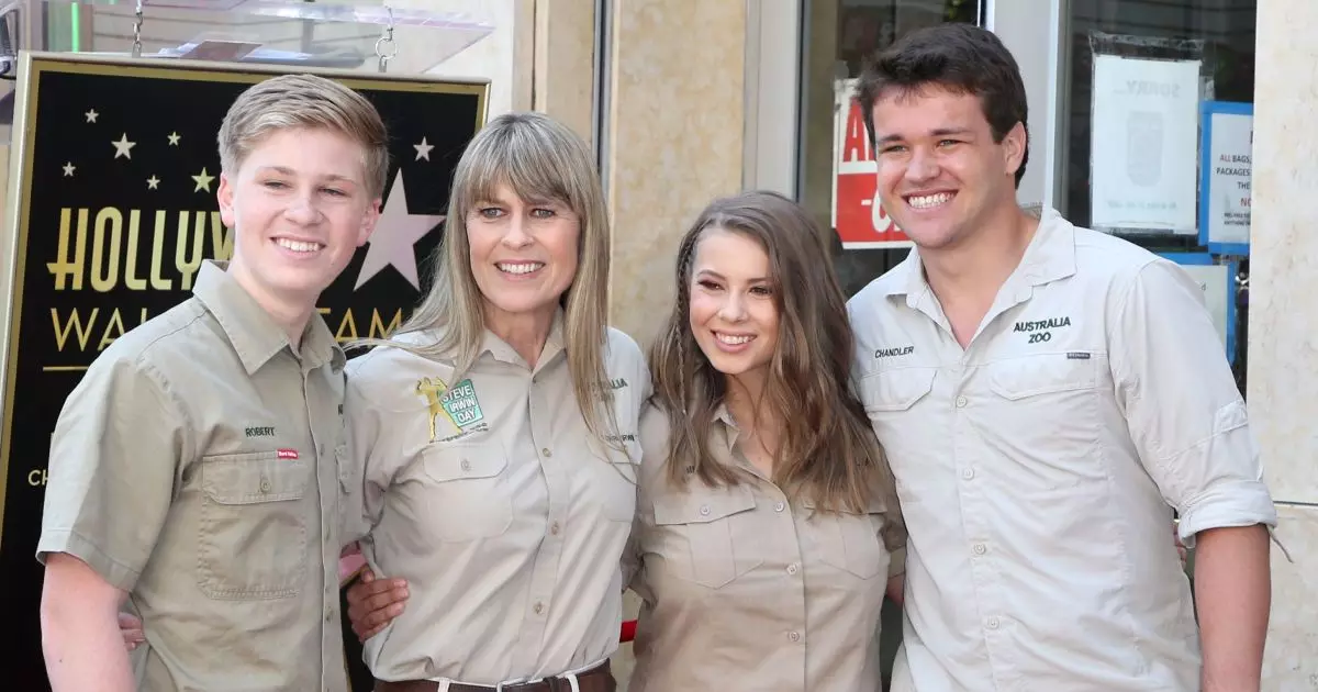 Hooyada Bindi Irwin Terri Irwin ayaa 'ku faraxsan' uurka gabadheeda