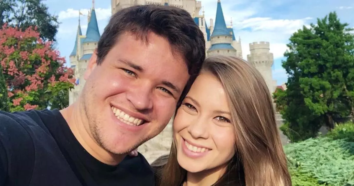 Bindi Irwin dị ime na di na-enye mmelite na nwa nke 1