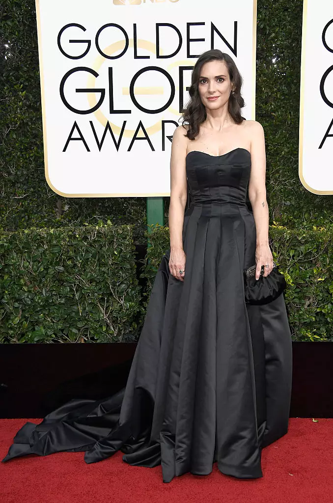 winona-ryder-golden-globes-2017