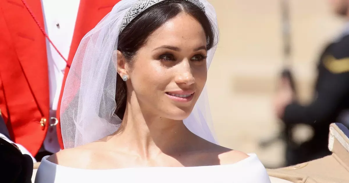 Tiara Priodas Meghan Markle: Gweler y Lluniau Cyntaf!