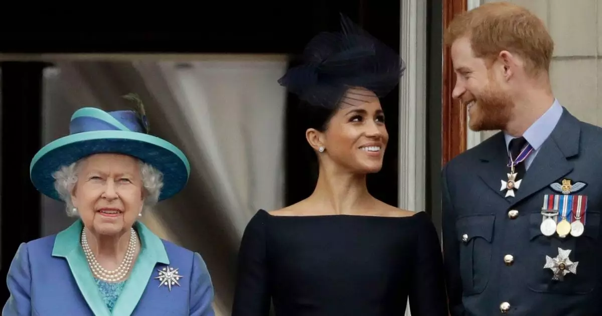 La reina Isabel 'totalmente solidaria' con el príncipe Harry y Meghan Markle