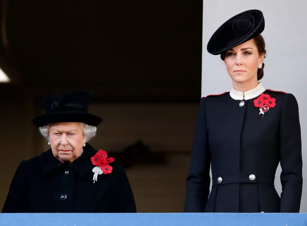 A raíña Isabel e Kate Middleton
