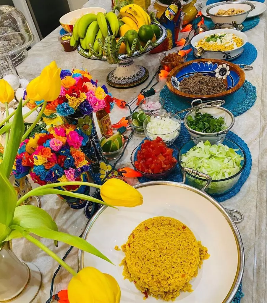 sofia-vergara-and-nie-claudia-make-cinco-de-mayo-family-dinner