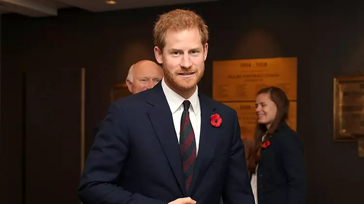 Hat Prinz Harry seinen Bart für die königliche Hochzeit rasiert? Hier herausfinden!