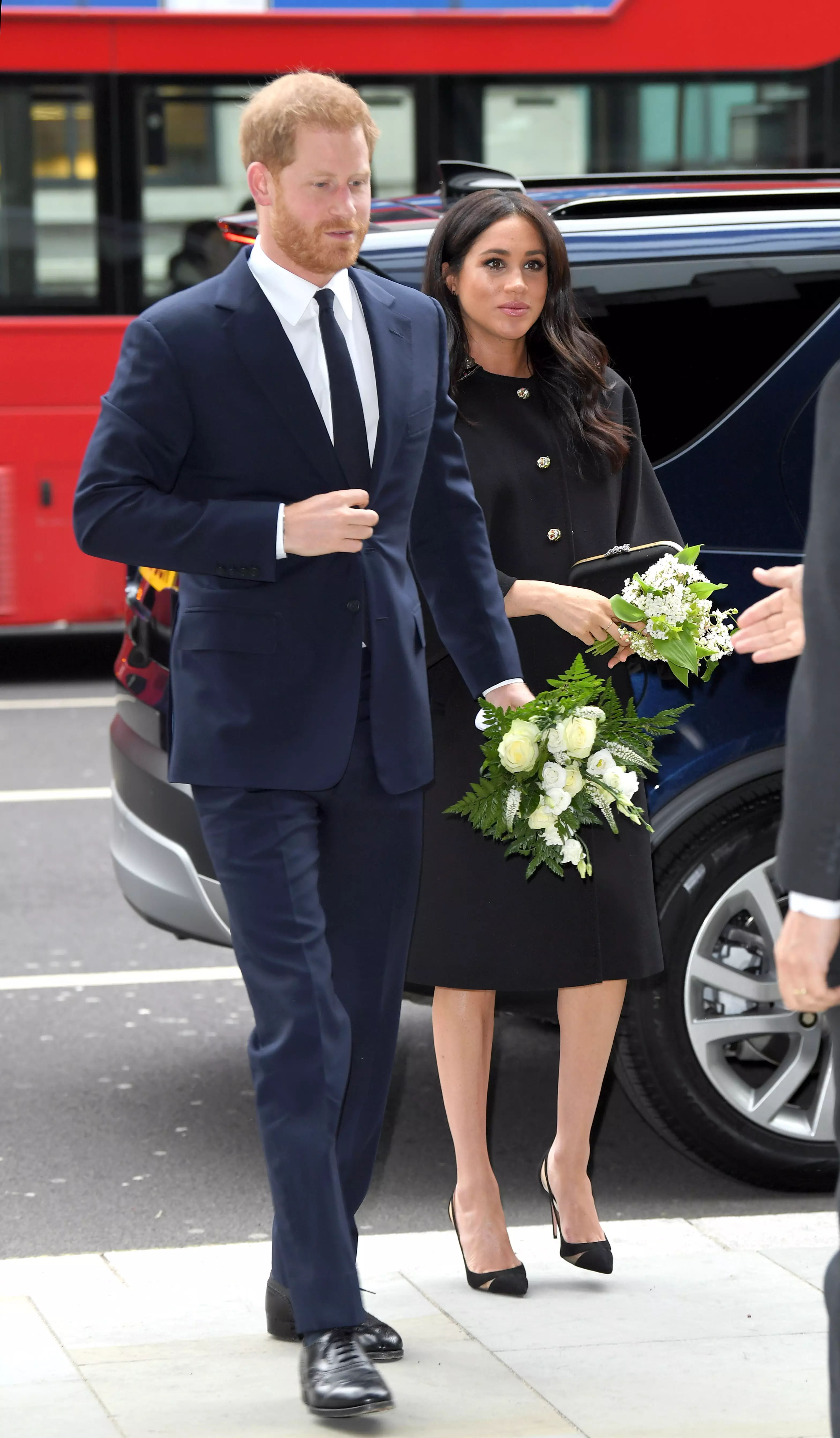 Prințul Harry, Ducele de Sussex și Meghan, Ducesa de Sussex sosesc la Casa din Noua Zeelandă pentru a semna cartea de condoleanțe după recentul atac terorist care a ucis cel puțin 50 de persoane într-o moschee din Christchurch.