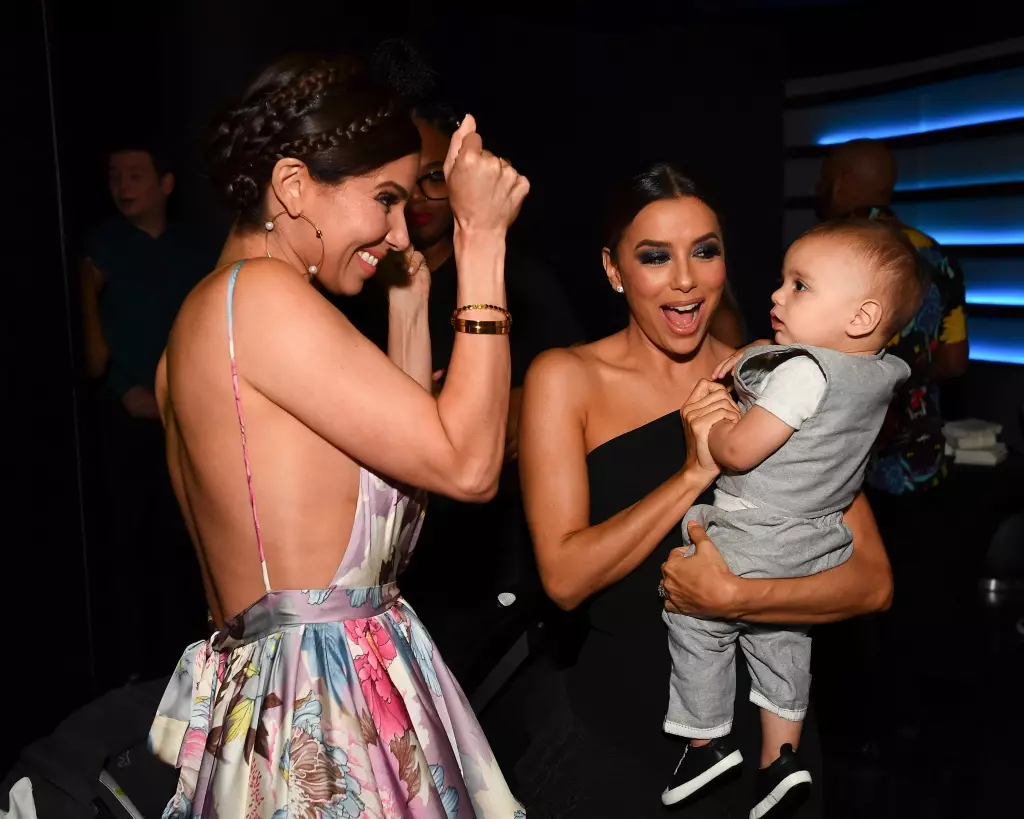 eva-longoria-baby-santiago-grand-hotel-pirmizrāde