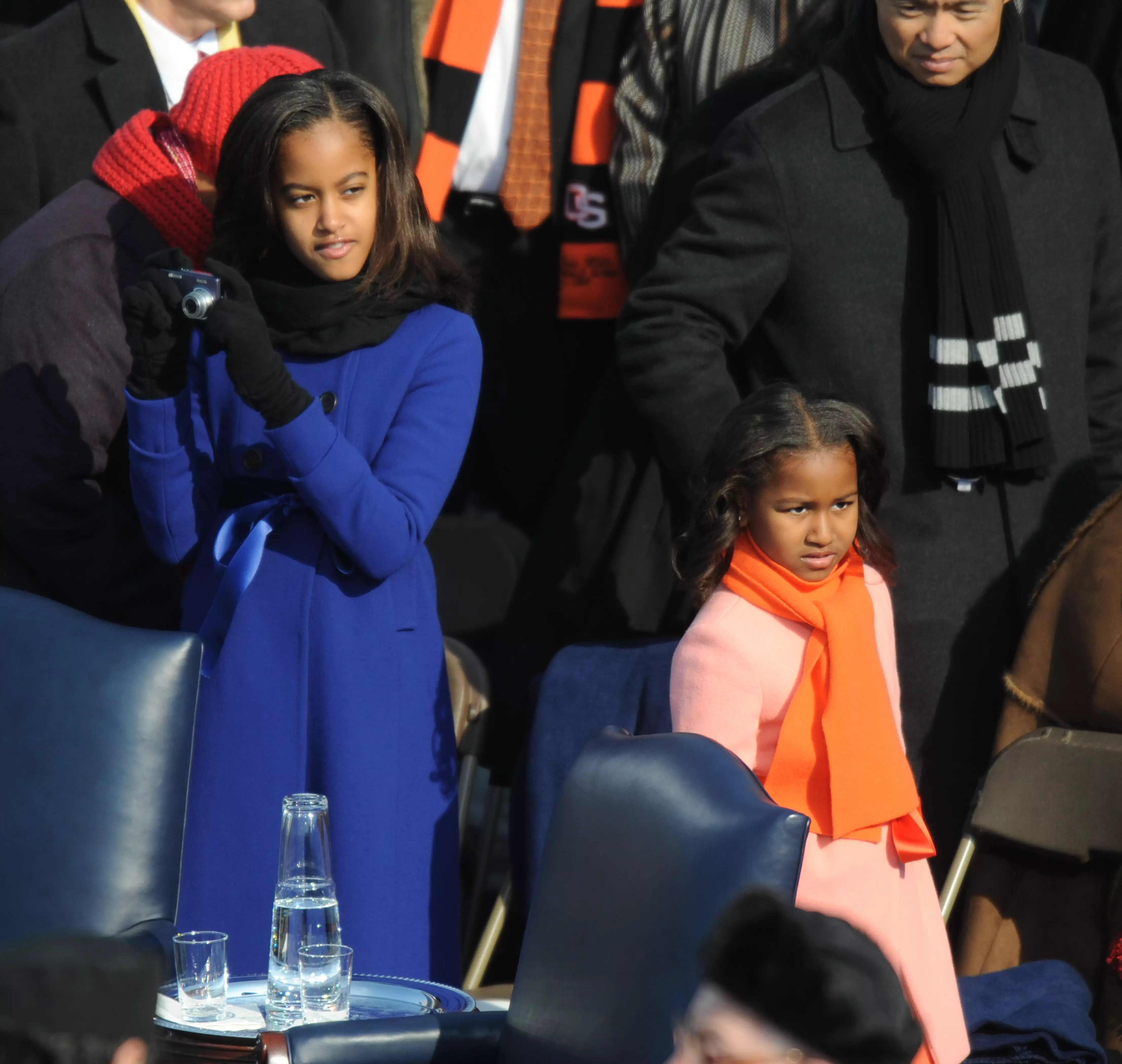 malia-obama-sasha-obama-ມັງກອນ-2009