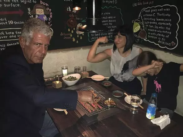 anthony bourdain tus ntxhais instagram