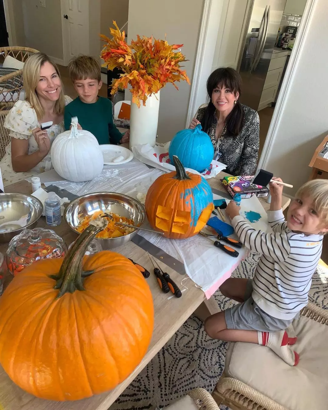 marie-osmond-and-her-grandkids-carve-pumpkins-in-cute-photos