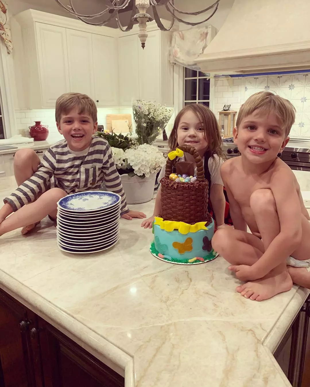 marie-osmond-and-her-grandkids-see-photos-of-the-singers-family12