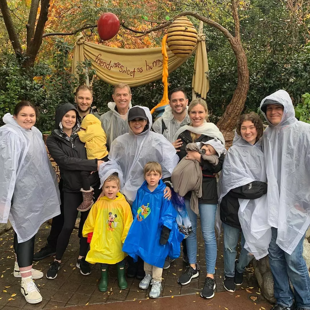 Marie-osmond-and-her-grandkids-of-the-singers-family ၁၂။