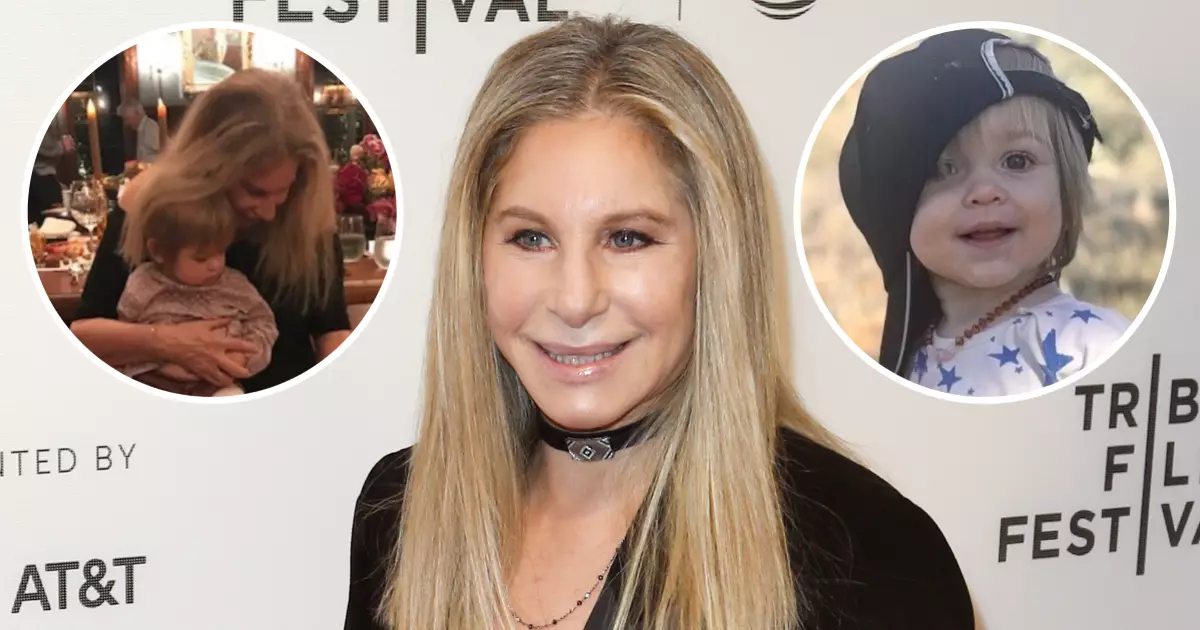 Barbra Streisand lan putu Westlyn kang Cutest Photos: Galeri