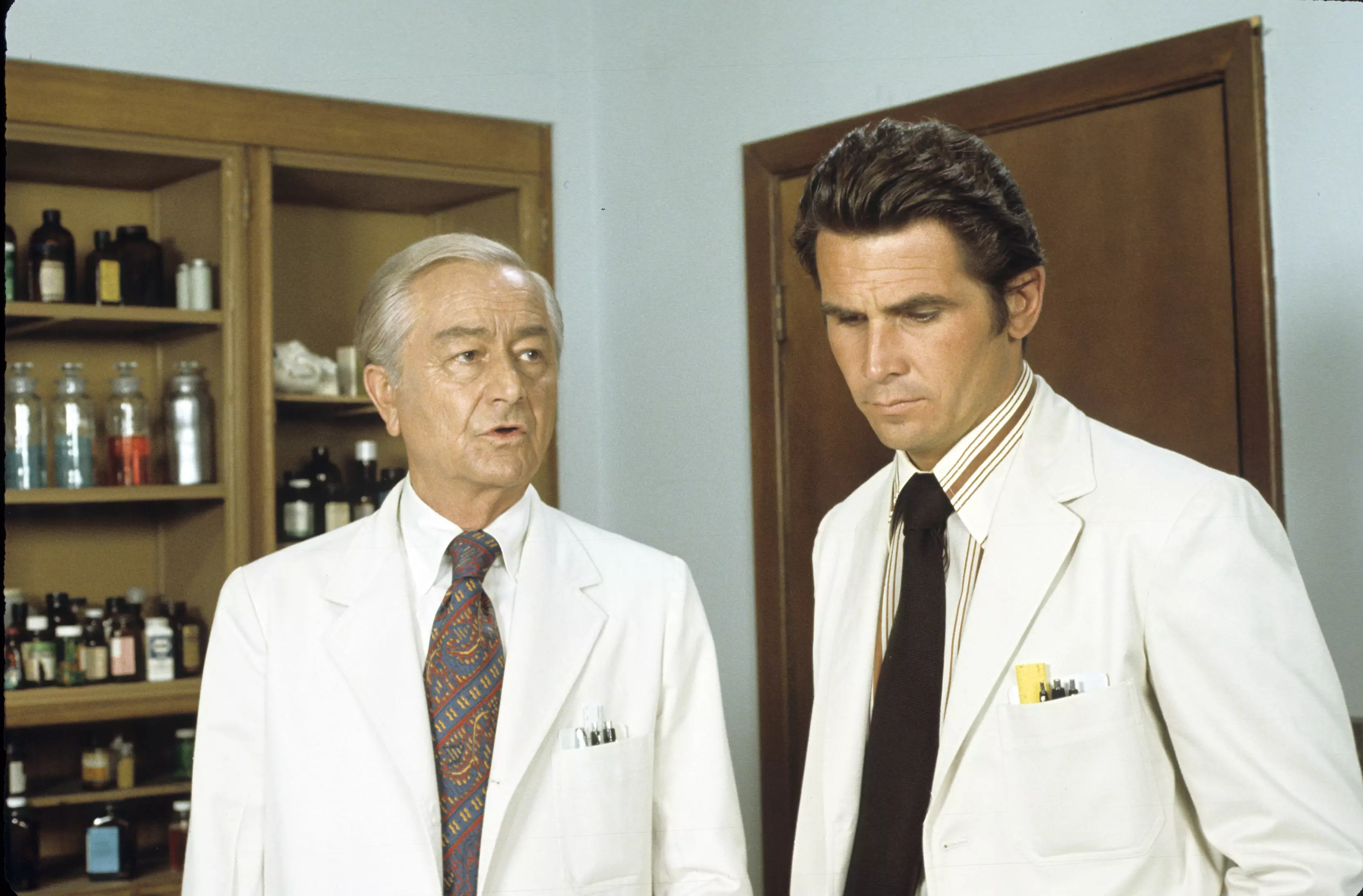 Robert-Young-and-James-Brolin-in-Marcus-Welby-MD