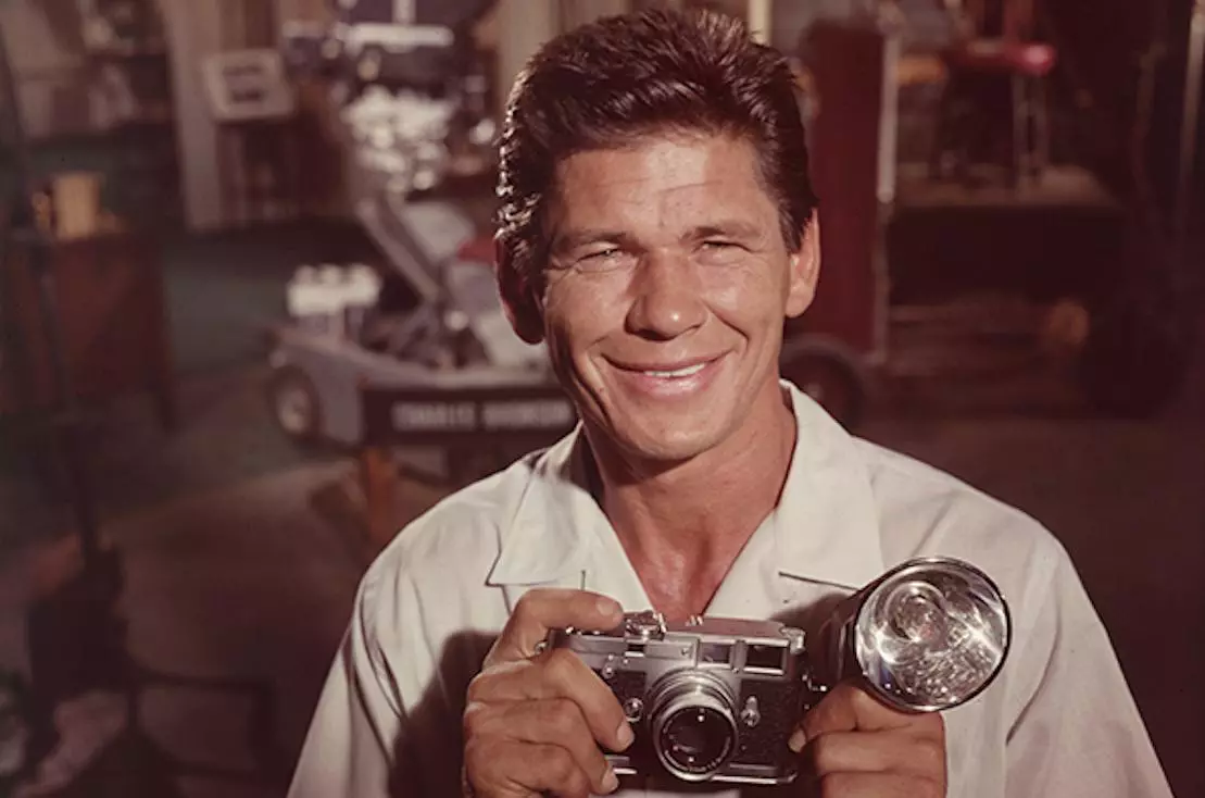 1950-те-телевизионен-човек-с-камера