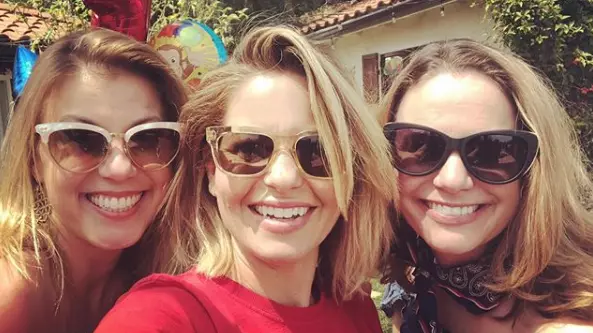 Fuller House Cast reunites Wéi Lori Loughlin Gesiicht Prisong Zäit