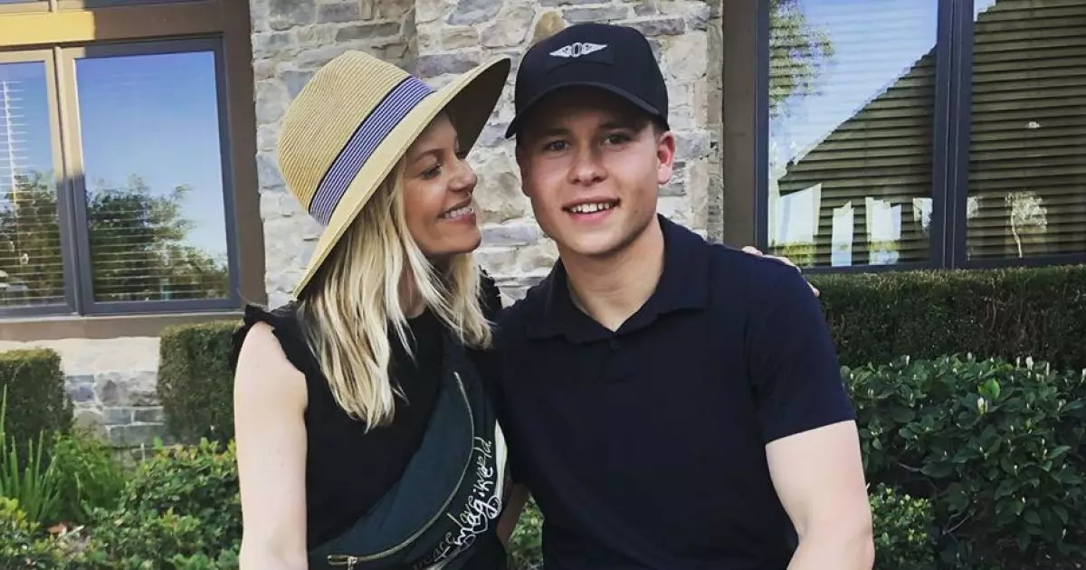 Il figlio di Candace Cameron Bure, Lev, accoglie scherzosamente la mamma su TikTok