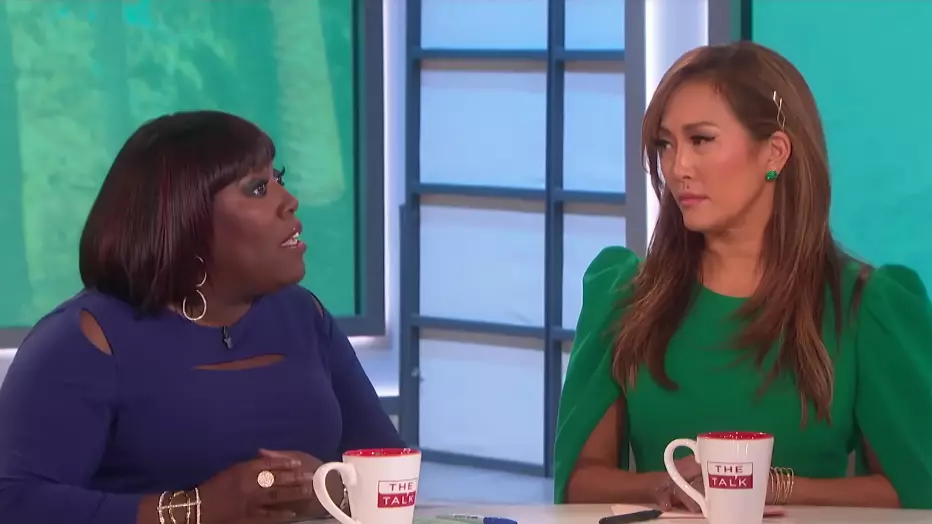 Sheryl Underwood & Carrie Ann Inaba Oscailt Faoi Mhí-Úsáid Ghnéis san Am atá Thart