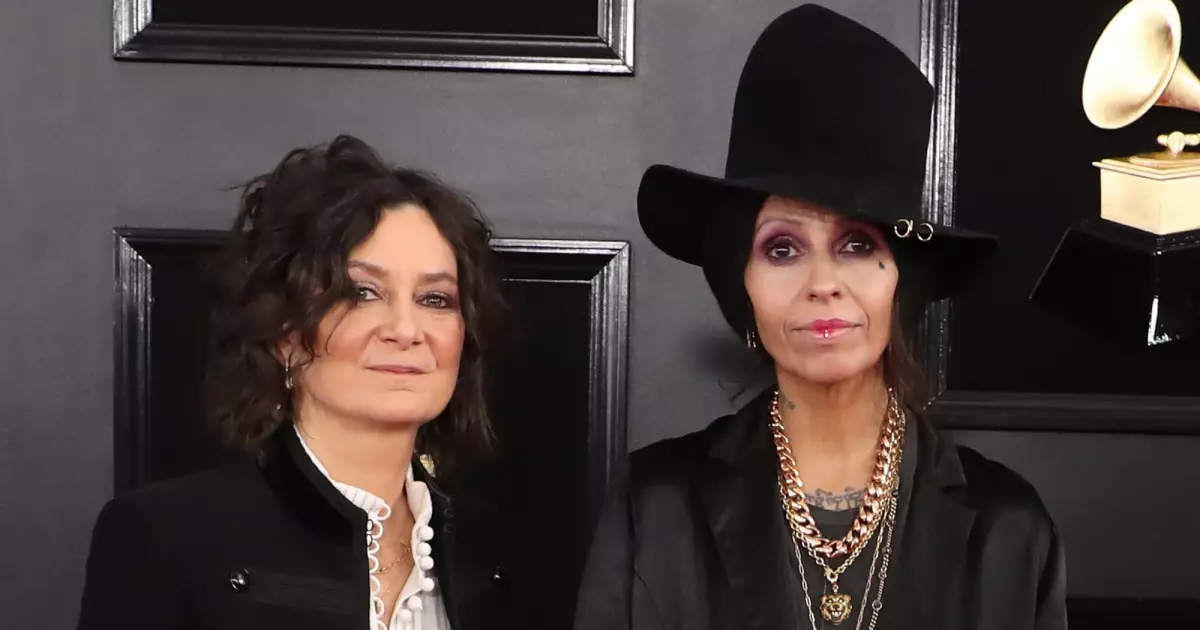 Sara Gilbert kaj edzino Linda Perry disiĝas post 5 jaroj da geedzeco