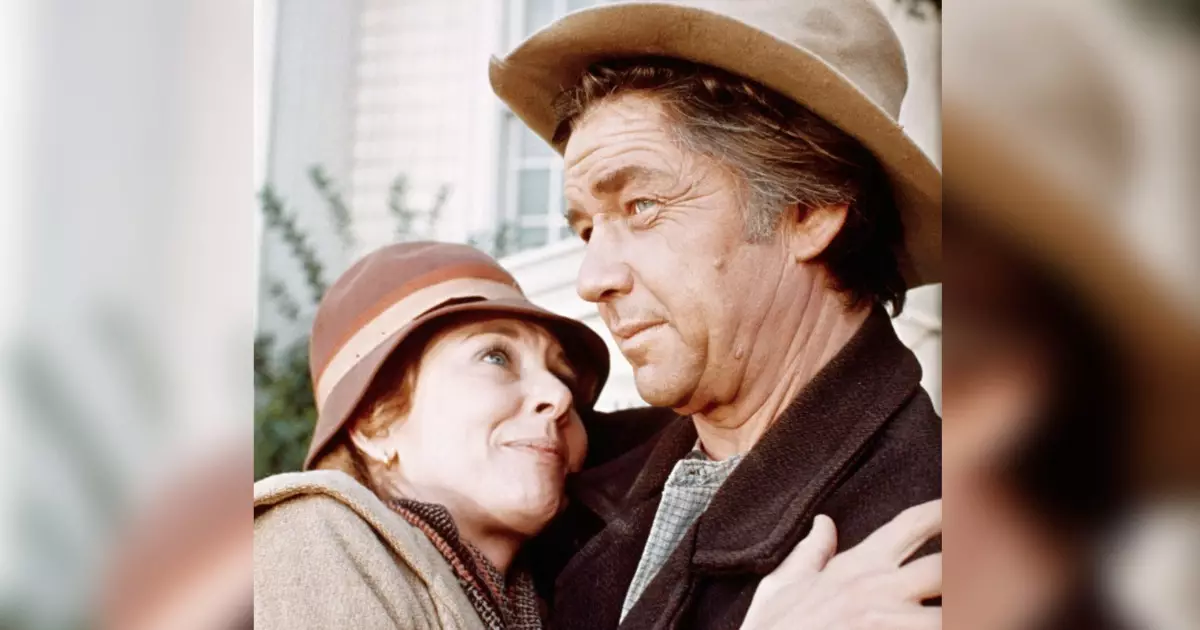 Michael Learned Talks Friendship with Coster Ralph Waite (독점)