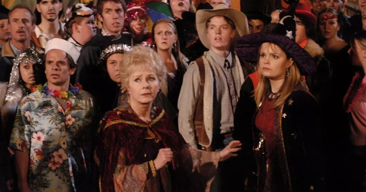 Kimberly J. Brown은 'Halloweentown'코스터 Debbie Reynolds를 칭찬합니다.