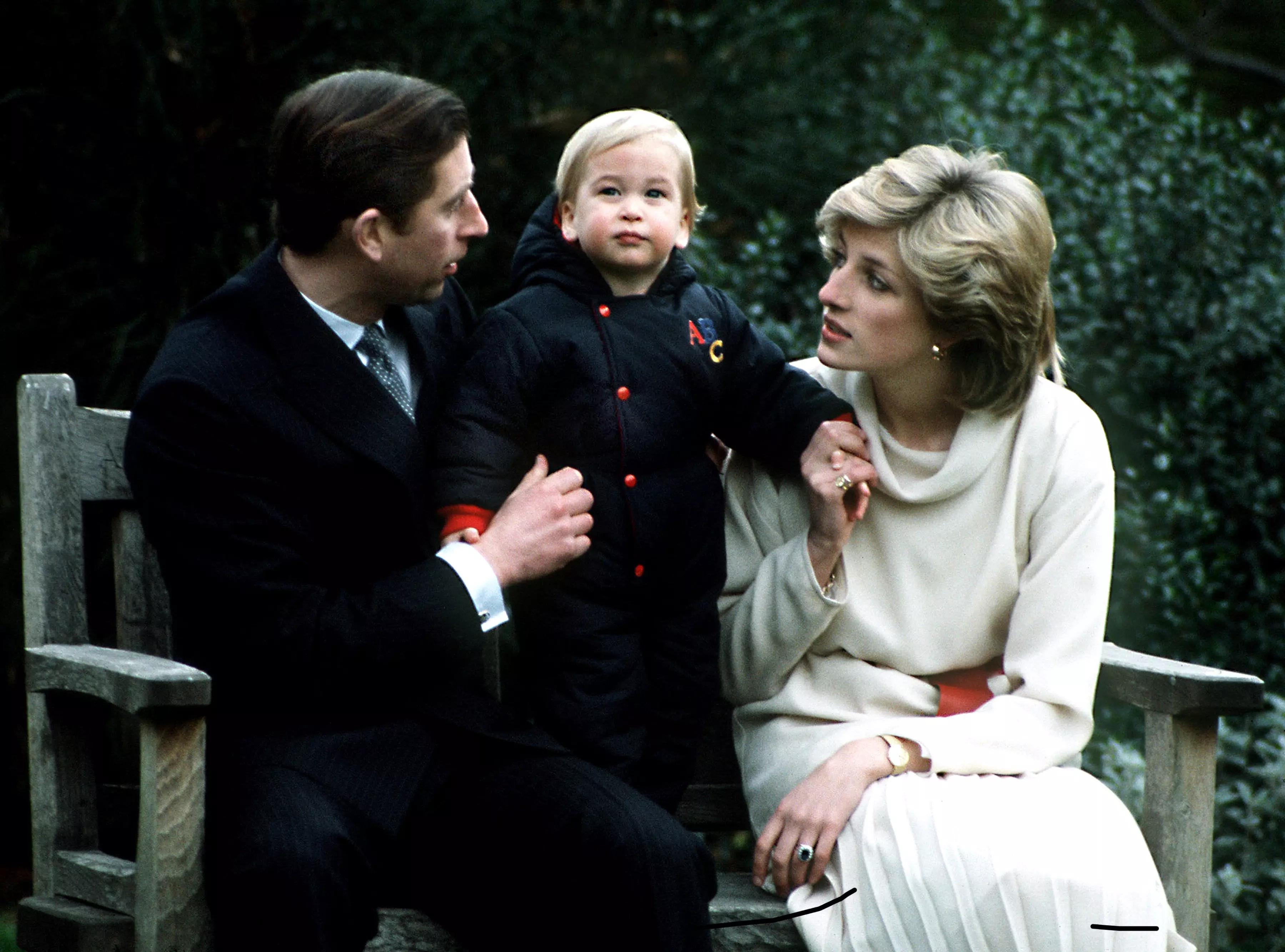 diana-william-harry-desi-1983